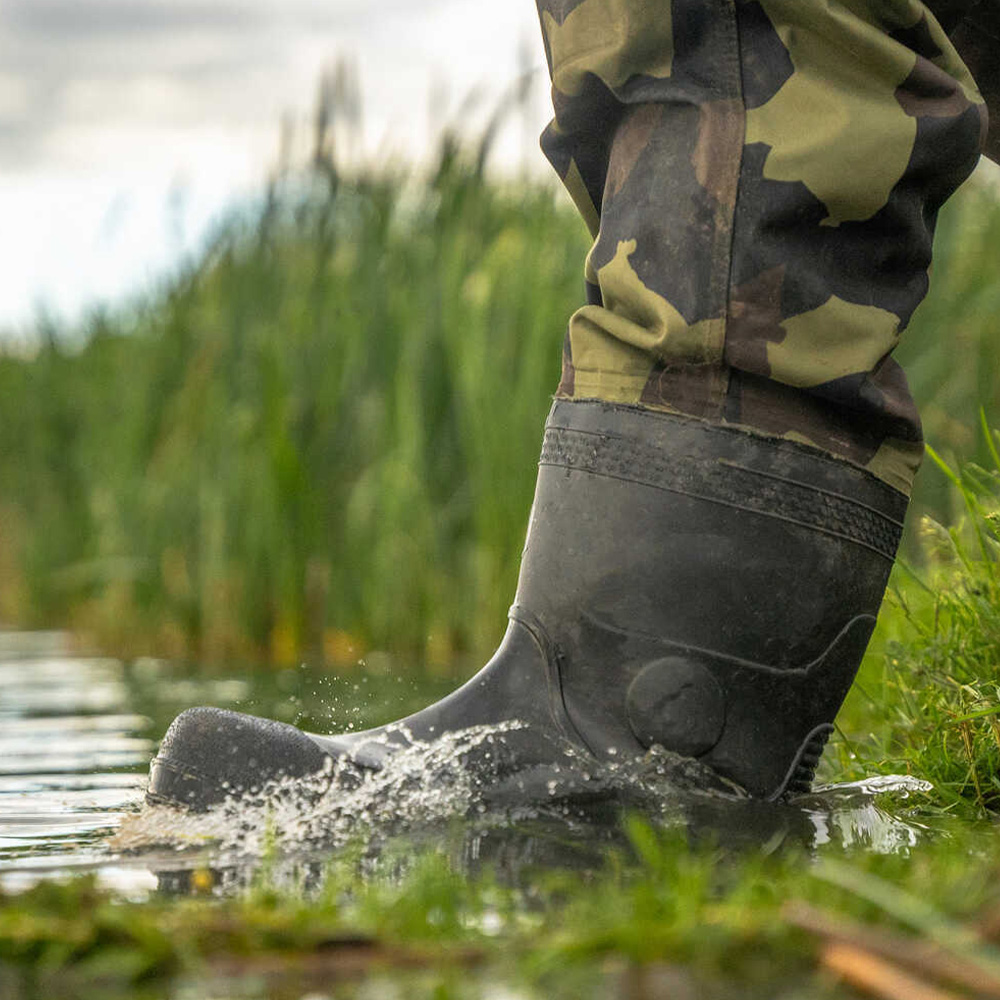 Avid Carp Distortion Camo Chest Waders | Fishing Waders | Angling Direct