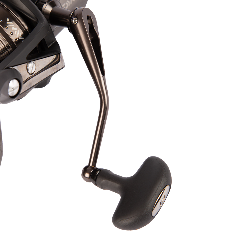 Daiwa Basia DCR7: Carp Casting Fishing Reel | Angling Direct