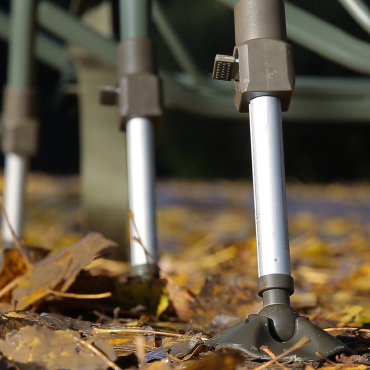 Trakker RLX 8 Leg Bed System